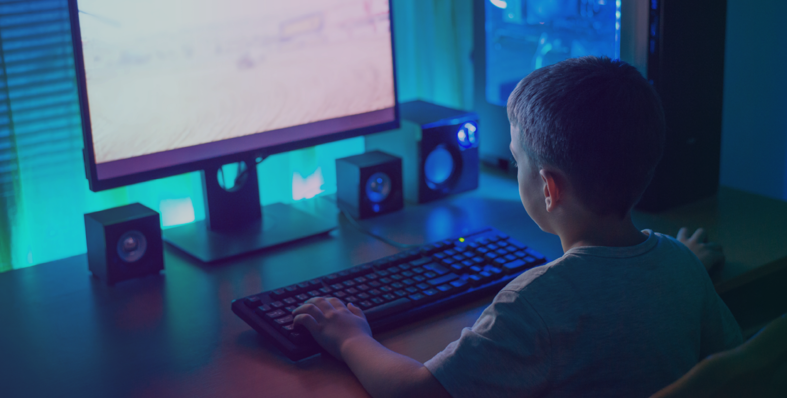 Child-playing-PC-game-1600x809.png